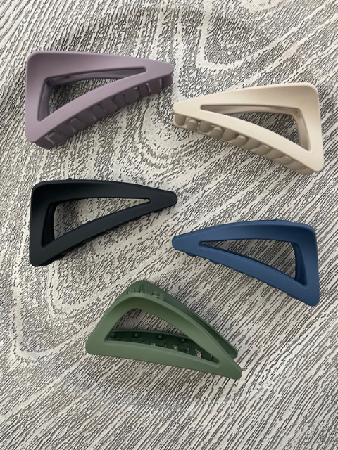 Matte Triangle Claw Clip – Blue Velvet & Co